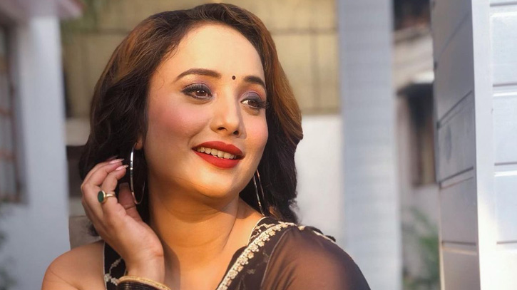 পরিচালকের বাড়িতে গিয়ে স্কার্ট তুলে দেখাতে হয়: রানি