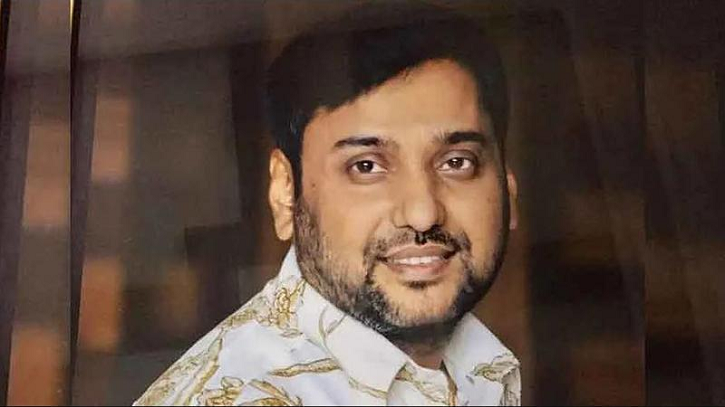 রিট শুনানির আগেই দেশ ছাড়লেন সম্রাট