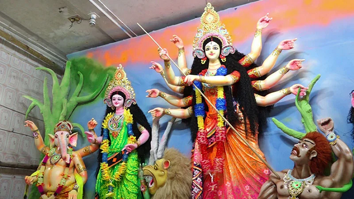 মহাষষ্ঠীর মধ্য দিয়ে শুরু হলো দুর্গাপূজা